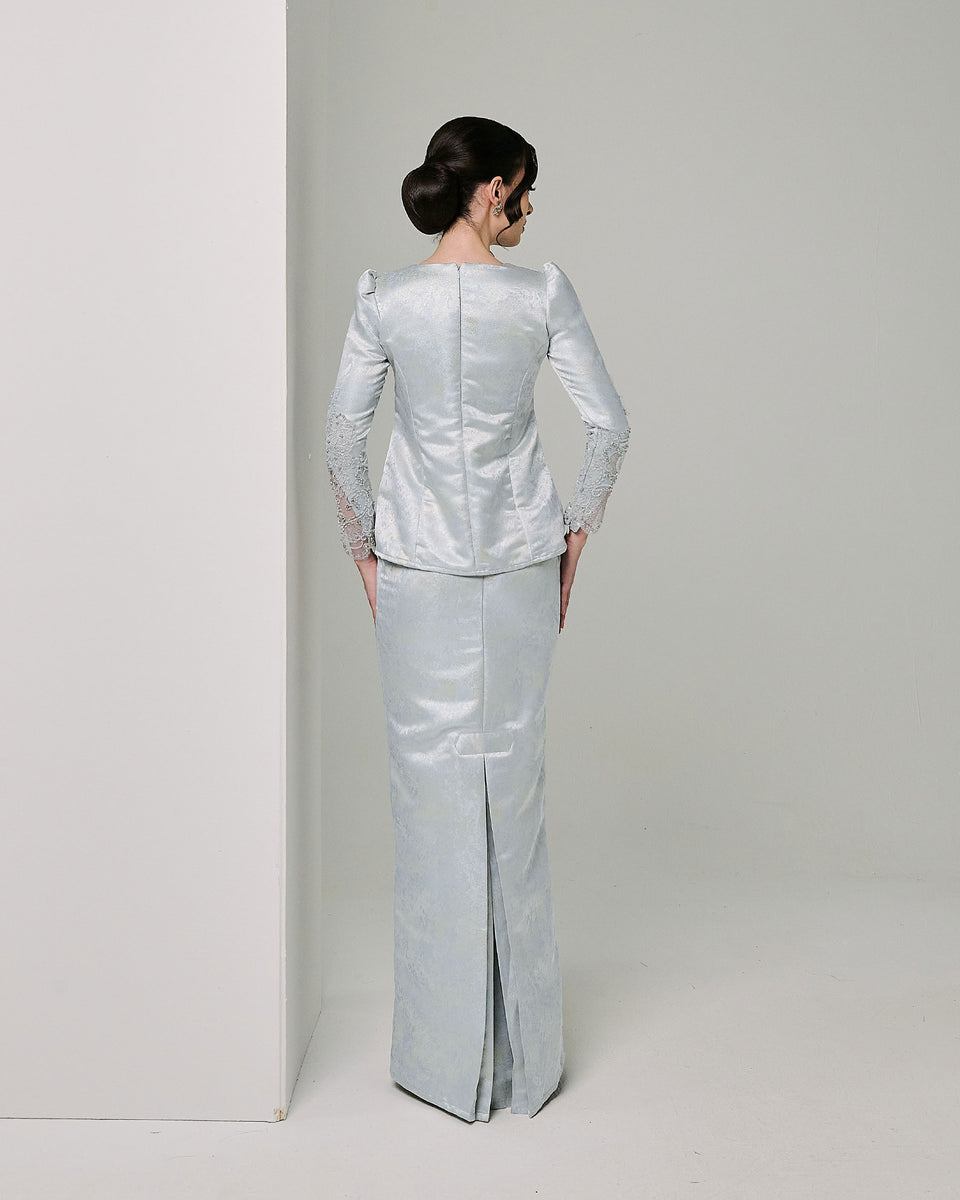 RHEA MAHARANEE - SILVER ASH – Qiszar